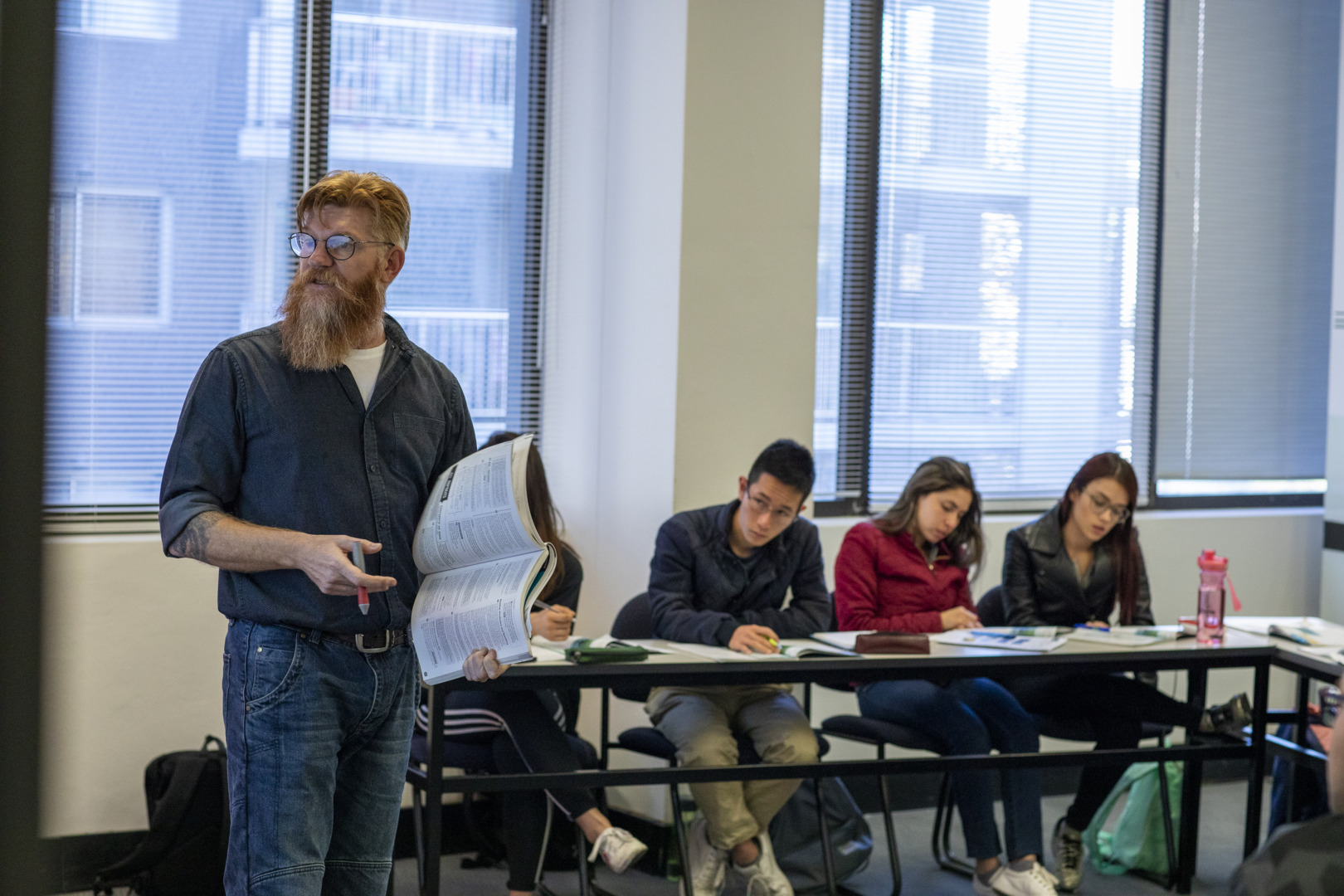 A lot of, lots of and a lot: What's the difference? | EC English