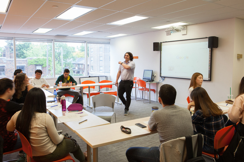 English classes for adults in Toronto - EC Toronto 30+